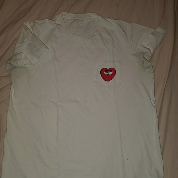 Uniqlo x KAWS | Shirts | Uniqlo Kaws Collab Fits Like A M | Poshmark